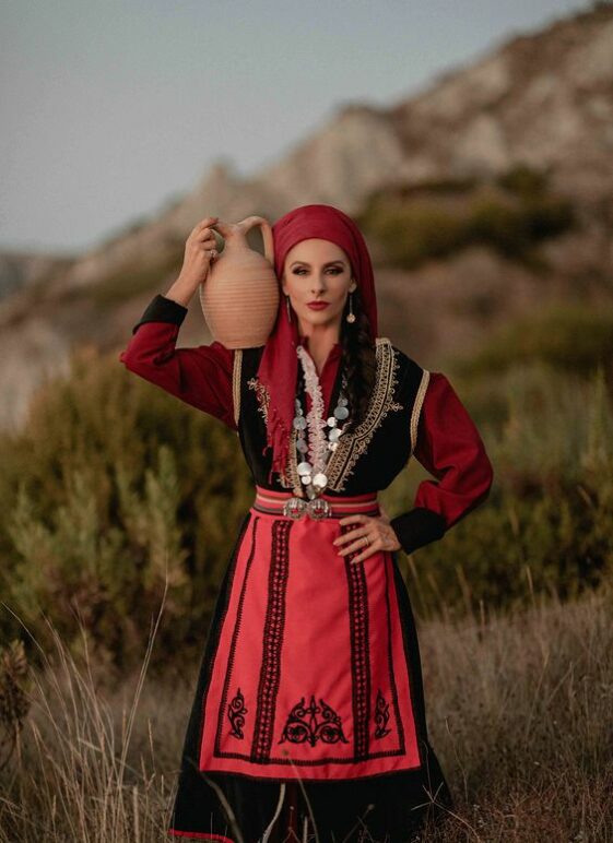 Albanian Traditional Costumes in different regions - Albania 360 ...