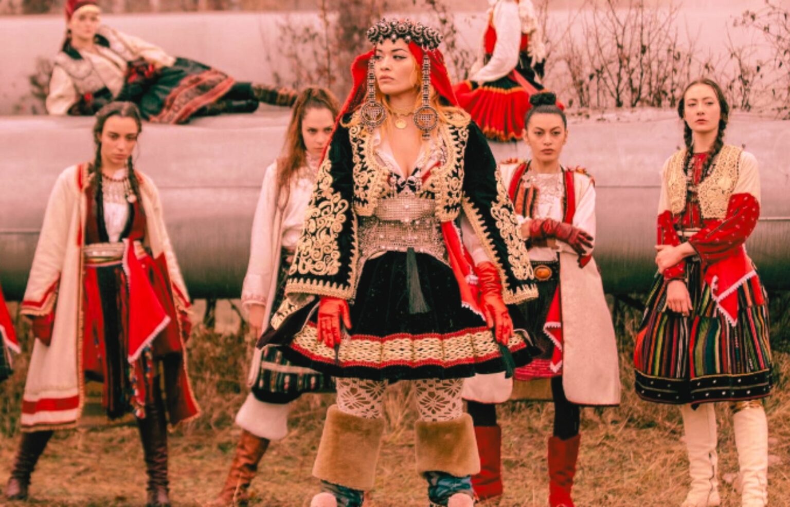 7 manieren om de moderne Albanees in 2024 te beschrijven - Albanië 360 ...