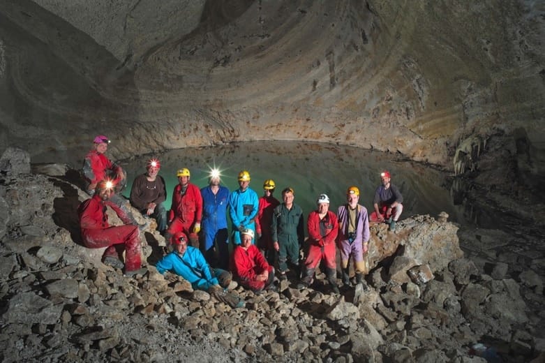 Lake Neuron: The World’s Largest Underground Thermal Lake Unveiled ...